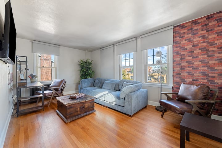 Spacious Dc Home · Game Room• Free Parking - Forestville, MD