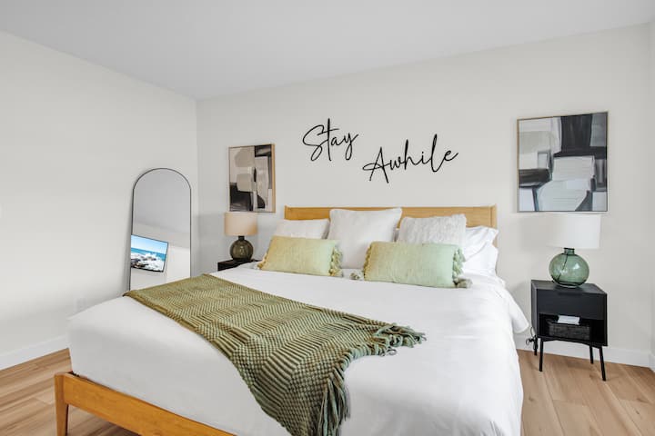 New | Luxury 5 Star Stay| Double Garage | Sleeps 7 - Edmonton