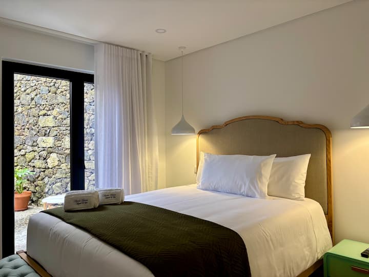 Grand Villa - 7 Bedrooms - Ponta Delgada