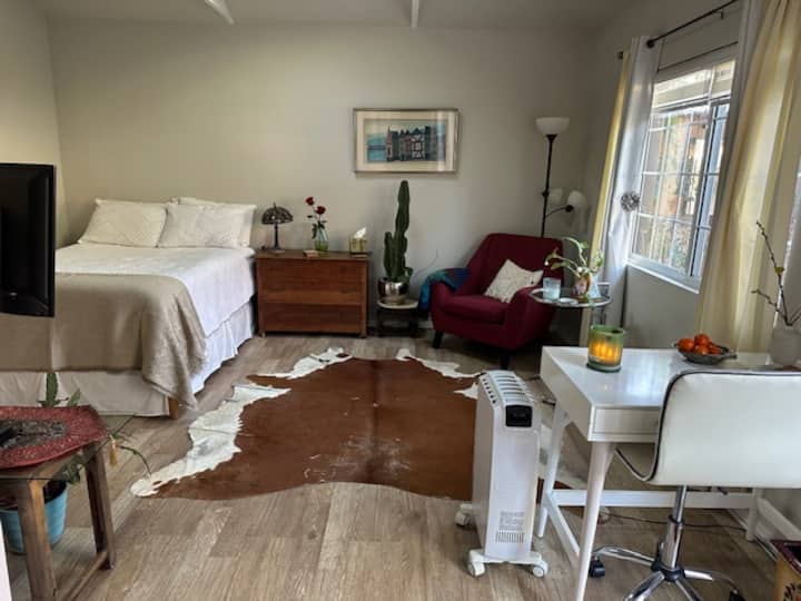 Cozy Venice Beach Studio - Los Angeles, CA