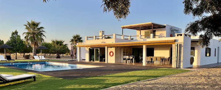 Villa De 330m2 Avec Piscine Sur 5 Hectares Privés - Portugal