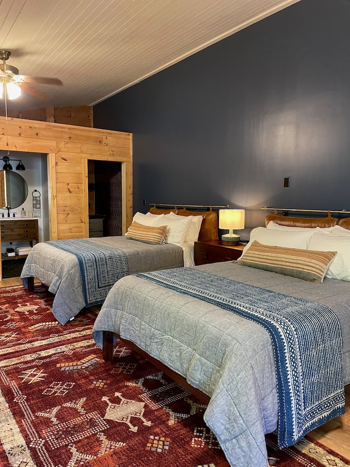 Garden Studio A: Mountain Cabin With Pool & Spa - Lake Lure, NC