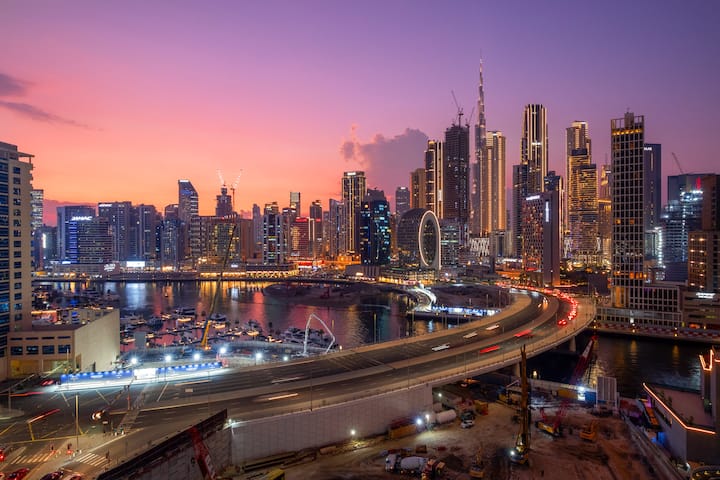 Elegant 2br W/ Balcony & Burj Khalifa Skyline View - Dubai