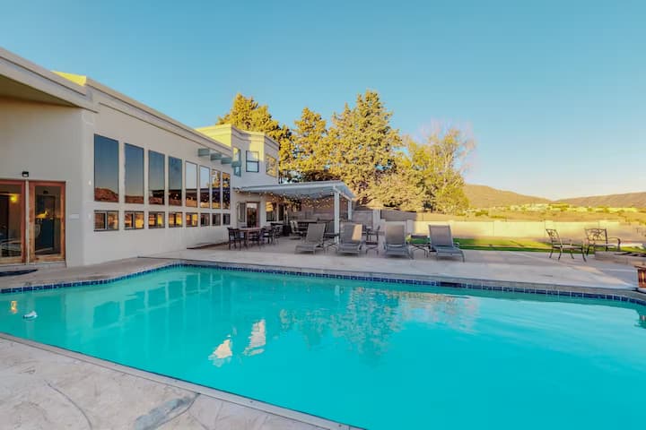 3200sf Home | Pool, Hot Tub, Billiards, Sleeps 16+ - Albuquerque, NM