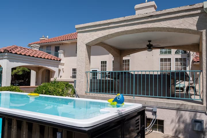 3800sf Pool, Hot Tub, Billiards, Sleeps 18 +Views - Albuquerque, NM