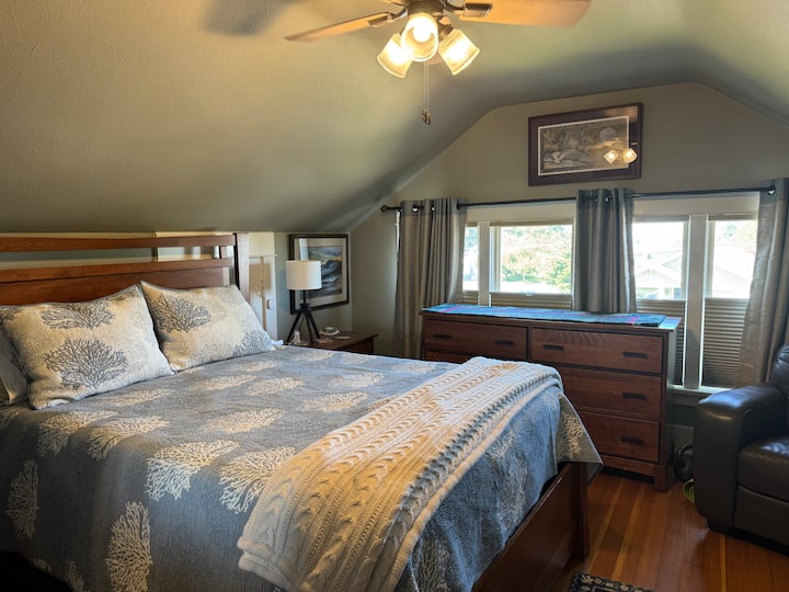 Executive Stay Modern Craftsman - Port Angeles, WA
