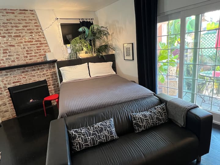 Studio Oasis In Hillcrest - San Diego, CA