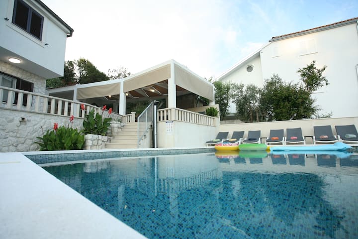 Villa Bellevue Best View In The World Near The Sea - Okrug Gornji