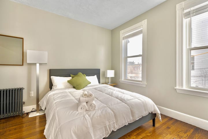 Large Room W/ Private Bath, Near Harvard, Mit, Hbs - Cambridge, MA