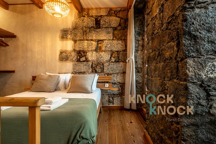 Knock Knock I - Ponta Delgada