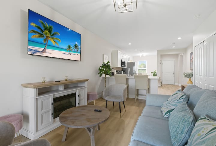 Chic 3br, 2ba – Brand New! - Englewood