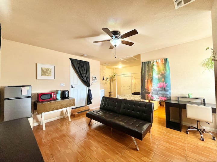 Guest Quarter, Min To Supermarket, Pets Welcome - Las Vegas, NV
