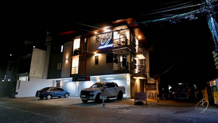 Cj-i Amethyst-parking,sm,1gb/s,netflix,city Center - Subic