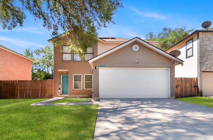 4br Near Seaworld & Lackland | Pet-friendly - Helotes, TX