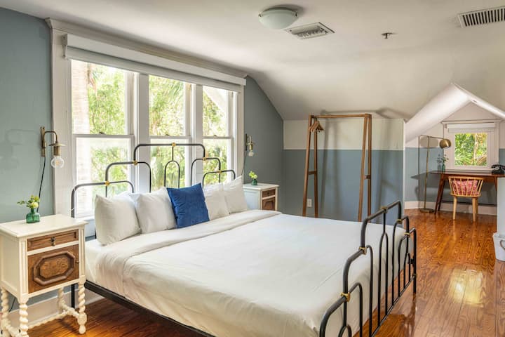 Private Suite In Miami - Miami, FL