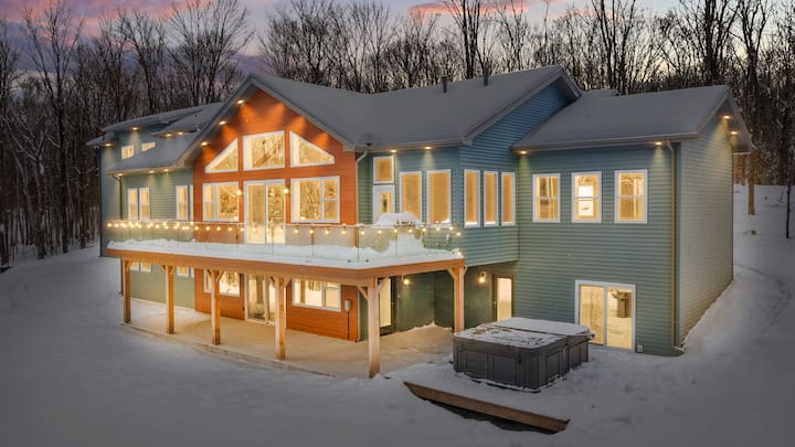 Luxurious Muskoka Retreat - Huntsville