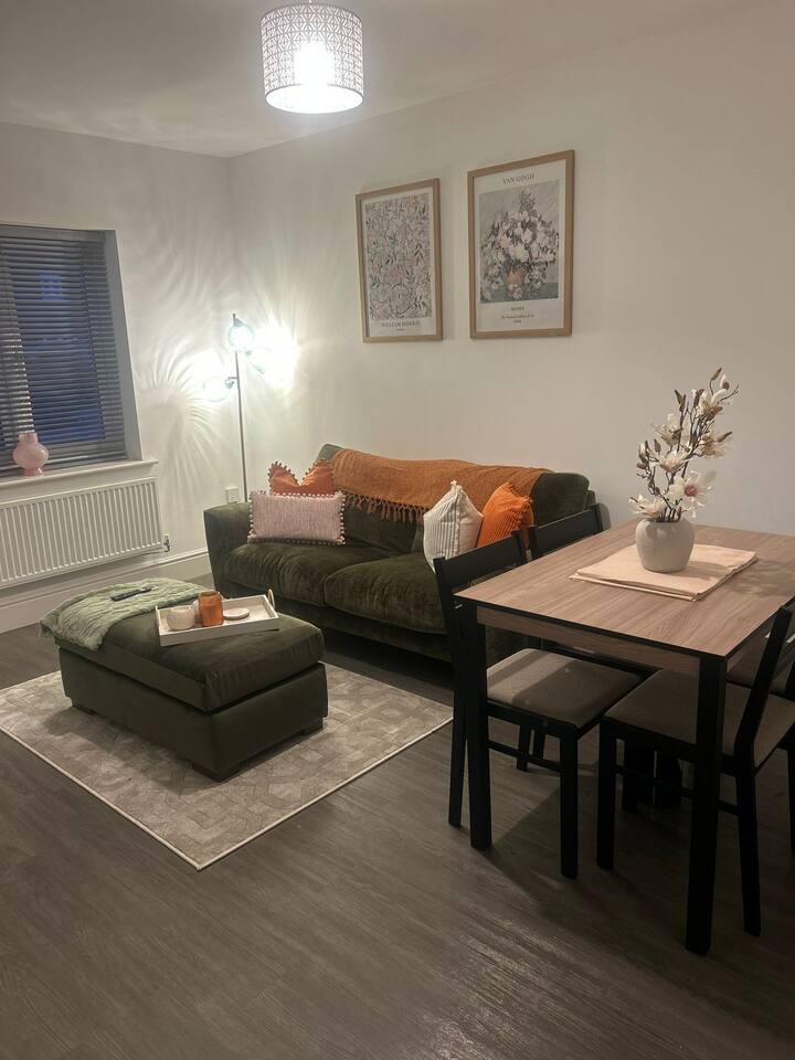 Cozy 2-bed Home Near Barnwell Country Park - Elton Hall and Gardens