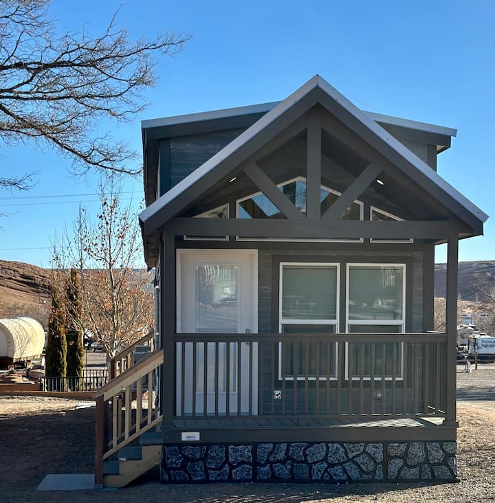 Cozy Tiny Home King Room - Page, AZ