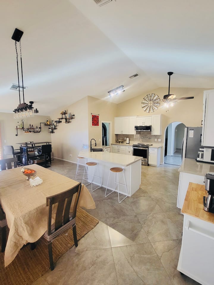 The Seasons @ Sierra: 8 Mi To State Farm Stadium - Phoenix, AZ