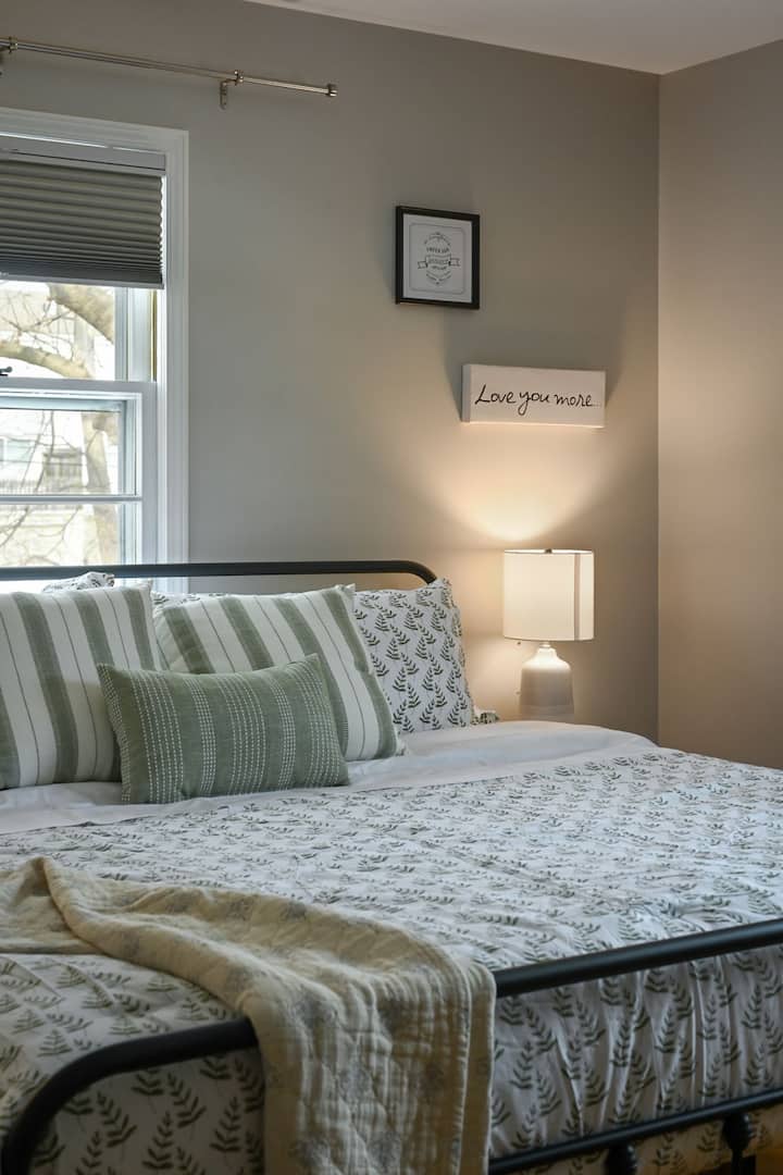 Spacious 3br Home • 2.5 Bath • Near Kansas City - Kansas City