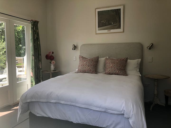 Poplar Cottage-
 Peaceful, Tranquil And Tasteful - Wanaka