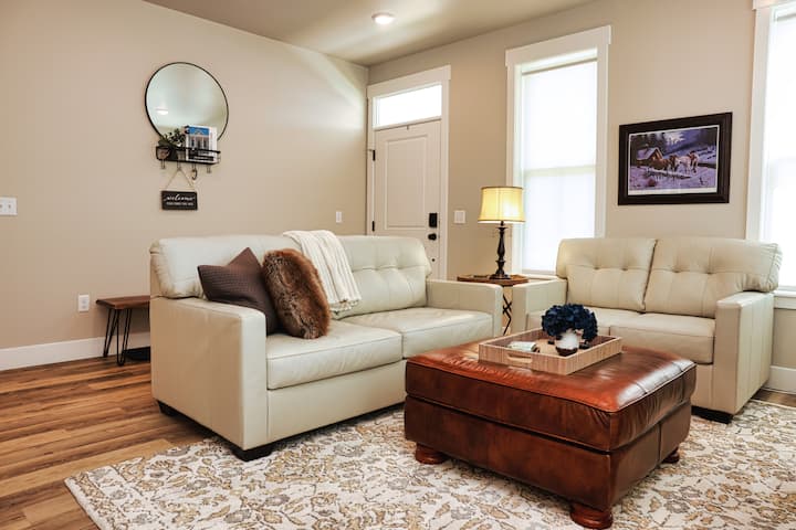 *Brand New* Sparkling 1-level 2-bdrm King! - Billings, MT