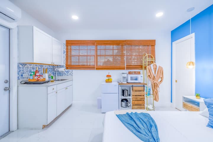 Hot Tub/5 Min Hard Rock/15 Min Beach/pets/bbq - Miami Gardens, FL