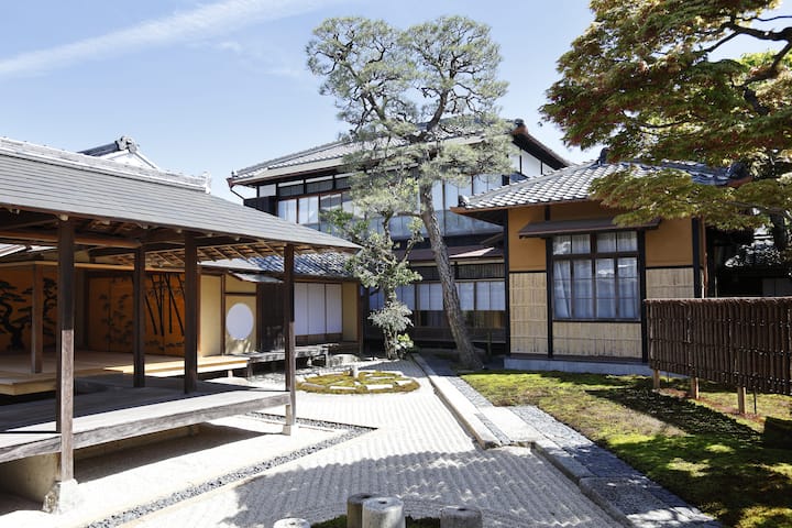「十件の文化財と灯る石庭に包まれ過ごす一棟宿」(素泊まりプラン) - Tamba-Sasayama
