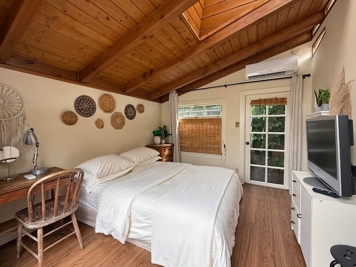 Garden Studio- Laundry, Fast Wi-fi, Bikes - Santa Monica, CA