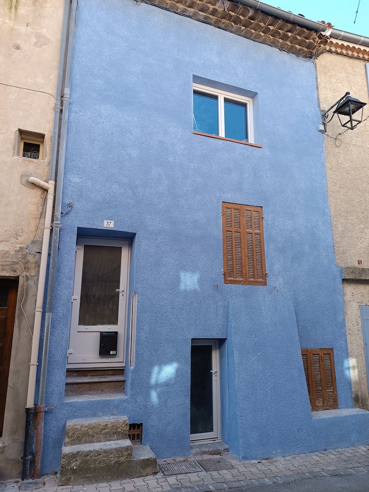 C'est Une Maison Bleue. De Ville Pour 4 / Var - Carcès
