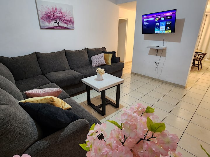 Casa Muy Amplia Y Comoda Con Excelente Ubicacion - Hermosillo