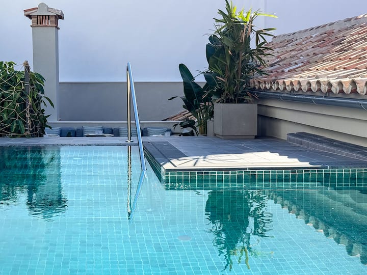 Private Room, Old City Location, With Rooftop Pool - Málaga