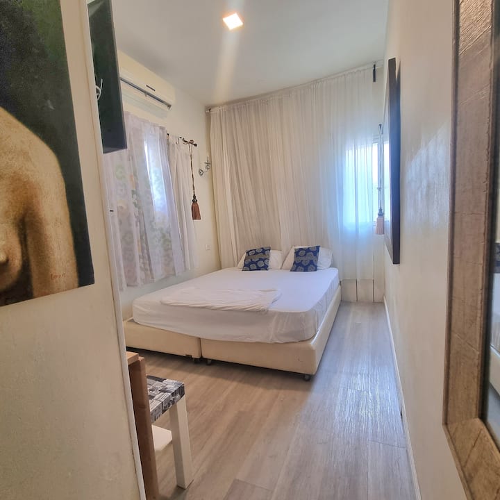 Sea Side, Like Hotel - Private Room & Bathroom (5) - Tel-Aviv