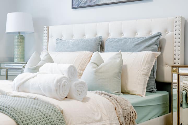 Executive Home In Oakville - Oakville