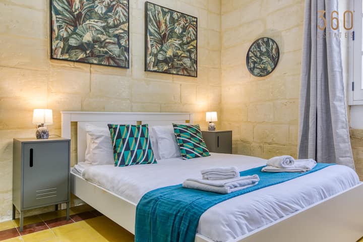 Traditional 1br Home In Charming Town Of Bormla - Malta