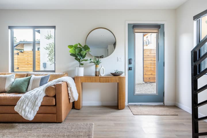 Stylish La Retreat: Frogtown 2br W/ Rooftop Deck - Los Angeles, CA