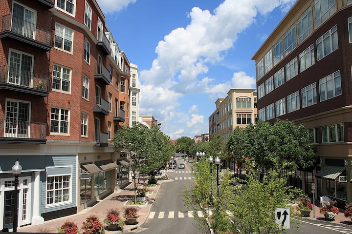 West Hartford Affordable, New, & Parking Included - Hartford