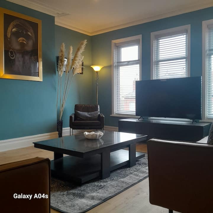 Spacious Flat: Coastal Retreat - Wirral