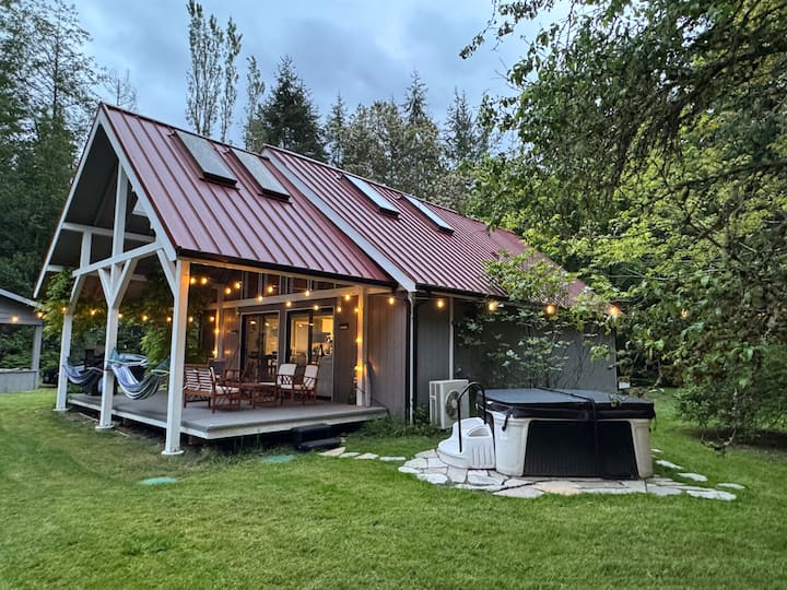 Hot Tub And Detached Game Studio On 2+ Acres - Langley, WA