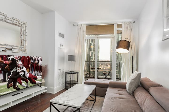 Luxurious 2br/2bath Condo- Steps From Square One - Mississauga