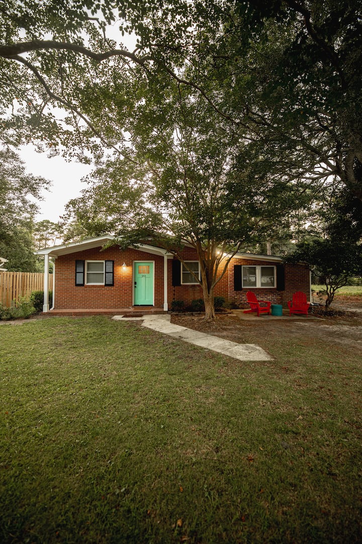 Perfect Family Vacation Home Pets Welcome - Oak Island, NC