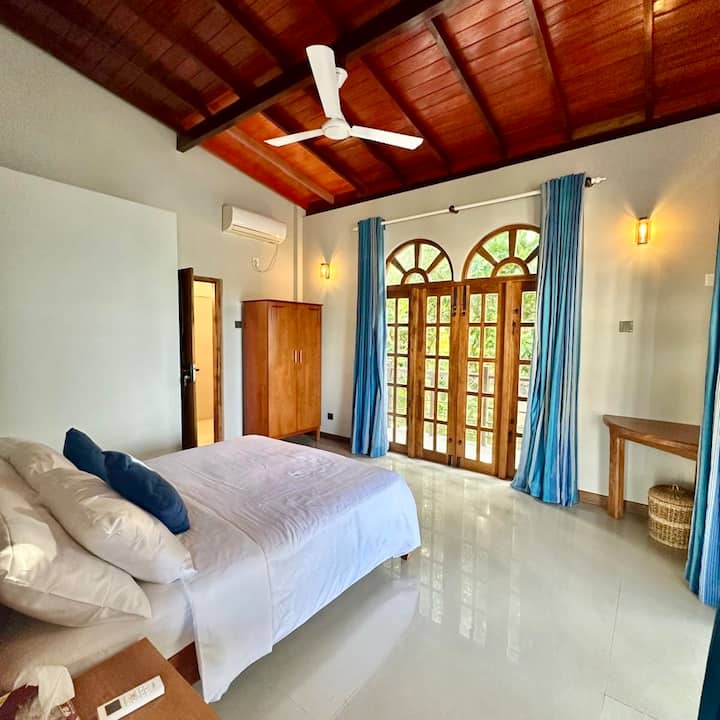 Edwin's Beach House Mirissa W Pool&volleyball Rm1 - Mirissa