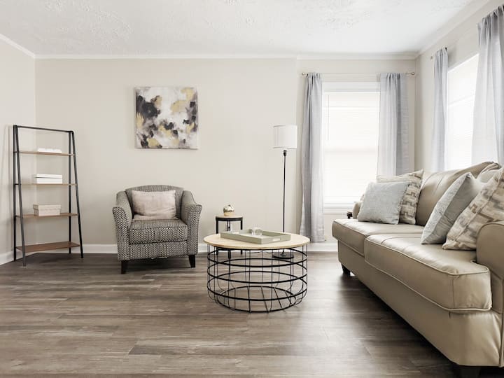 Riverside A3 | Queen 1bd/1ba Apt Near River - Mesker Park Zoo, Evansville