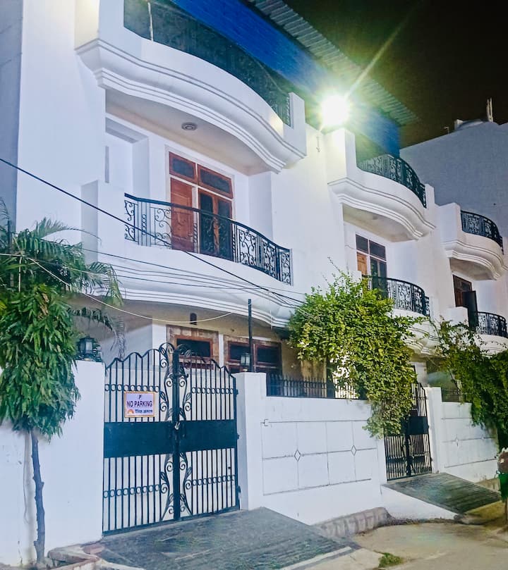 4 Bedrooms White House | 15 Mins From Kv Temple - Varanasi