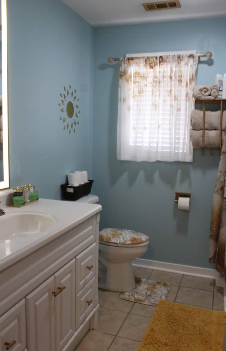 River City Cottage
Spacious, Safe & Pup Friendly! - Richmond, VA
