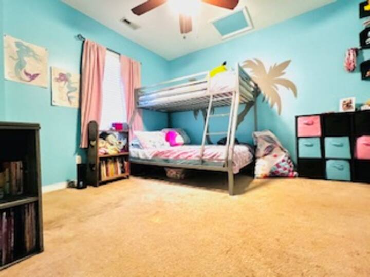 Rva River City Cottage
Fenced Yard
Dog Friendly! - Richmond, VA