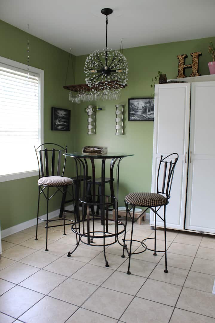 River City Cottage
Huge Fenced Yard
Dog Friendly! - Richmond, VA