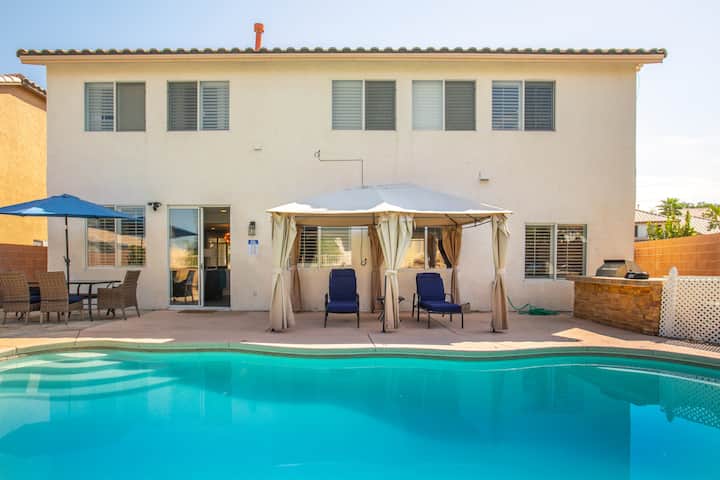 5 Bd Luxury Vegas Stay W/game Room And Pool! - 亨德森