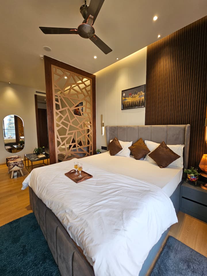 The Vibrant Home,a Luxury Nest - Noida