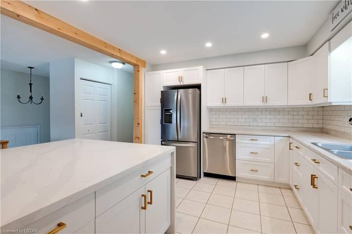 Cozy House Near The Boler Mountain In Byron - London, ON, Canada